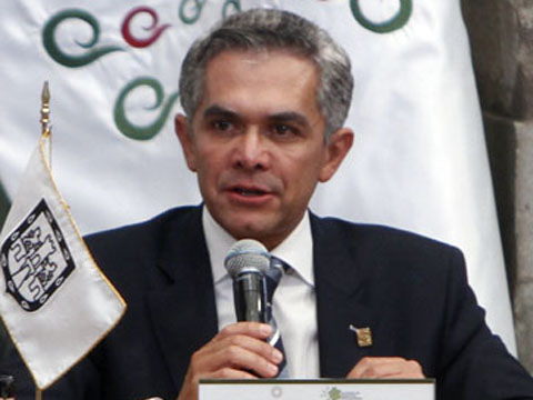Mancera le desea suerte a Pumas