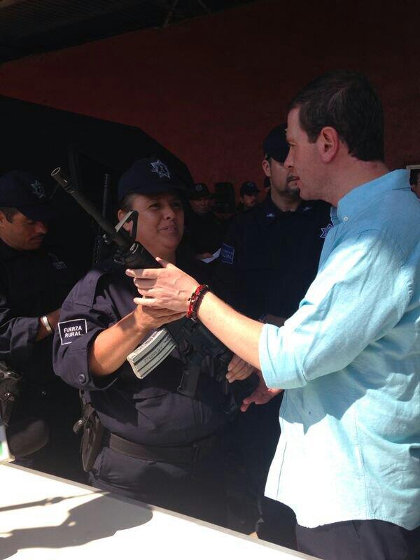 Destaca Castillo labor de policías rurales en Michoacán - Grupo Milenio