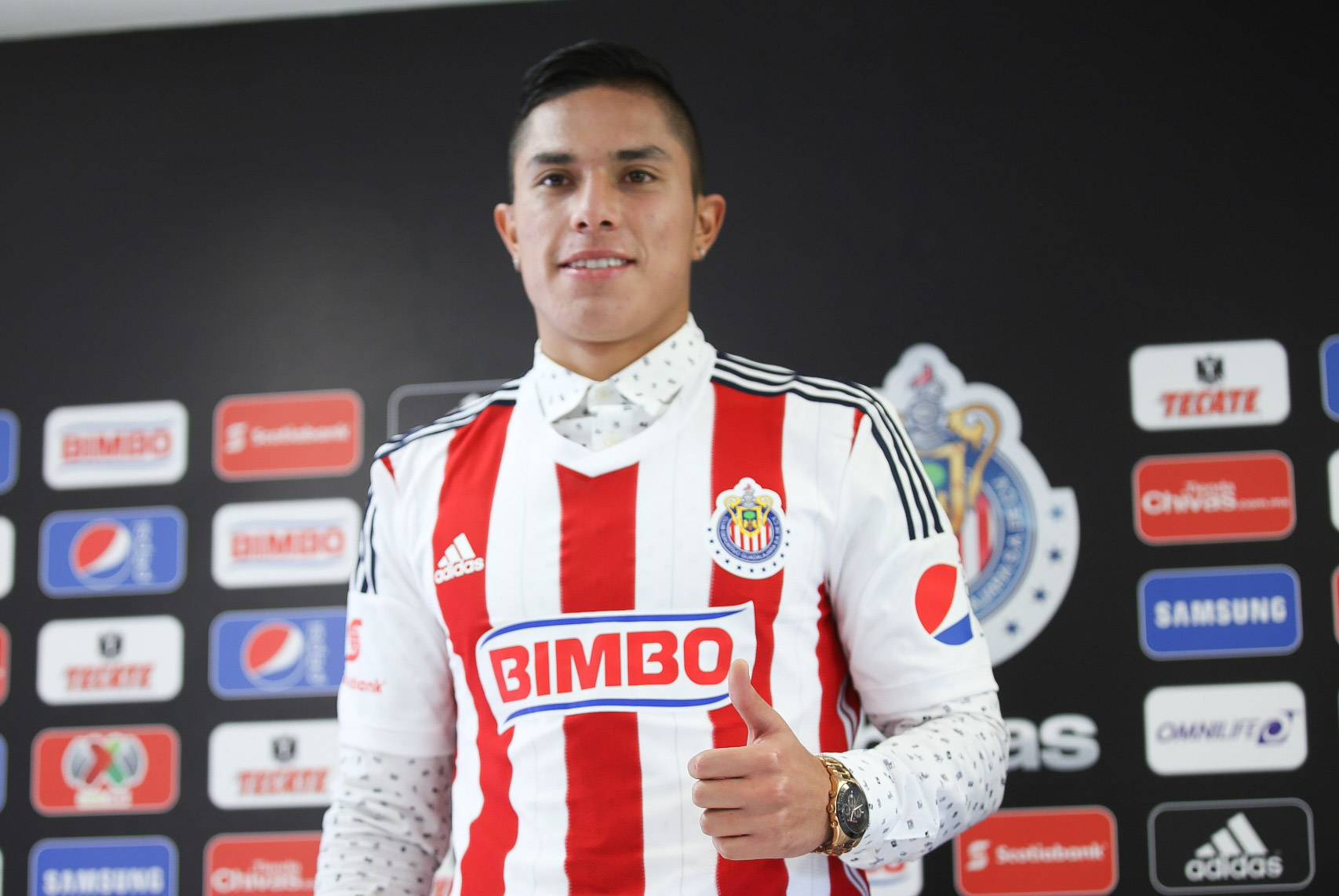 Salcedo fue presentado con el Rebaño, viene a pelear por el puesto