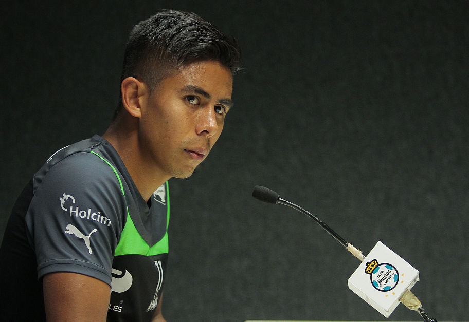 Calderón "se queda en el barco" con Caixinha