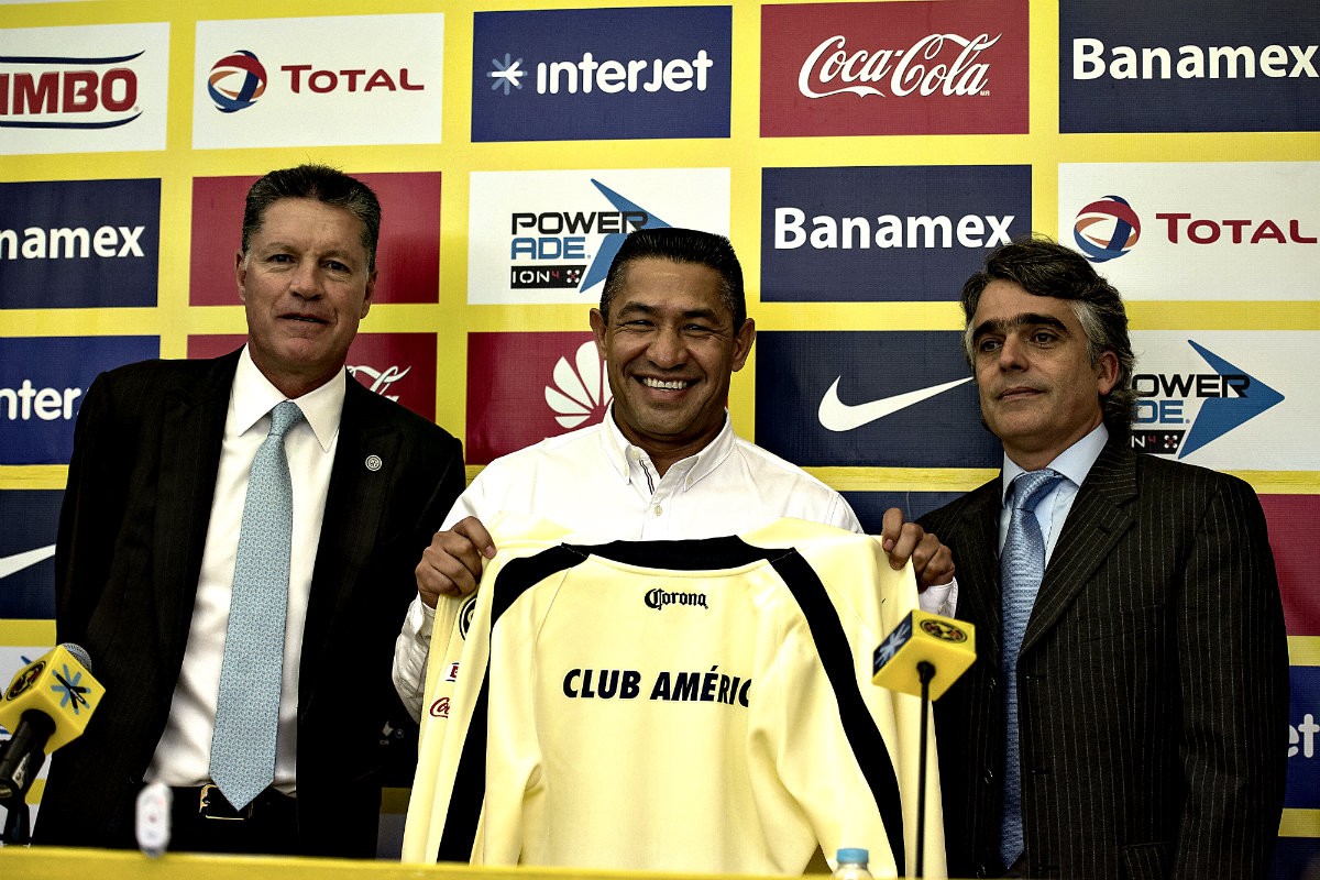 Chivas y Gallos, los méritos de Ambríz para llegar al América