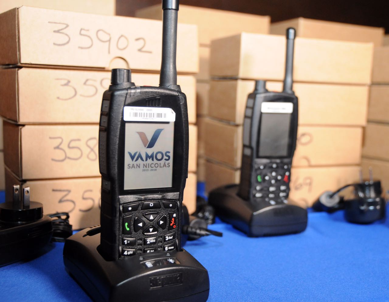 Equipa SN a policías con video-radios VIP