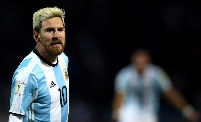 Bauza ve a Messi alzando la copa en el Mundial 2018 - Grupo Milenio