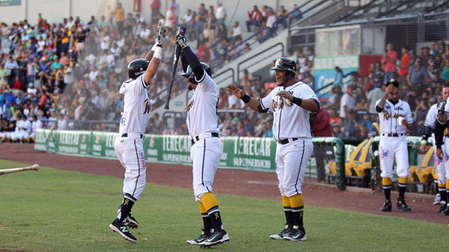 Primera serie para Rieleros