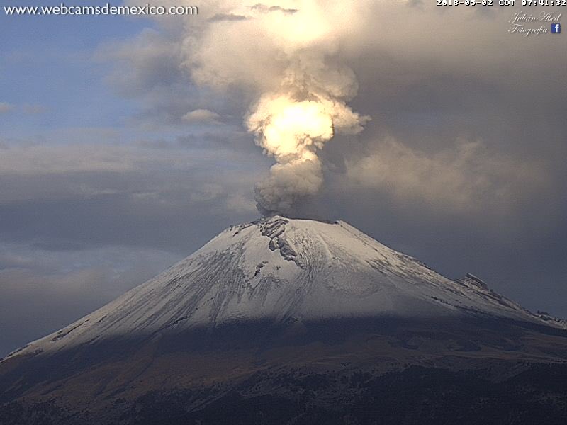 Popocatépetl lanza fumarola