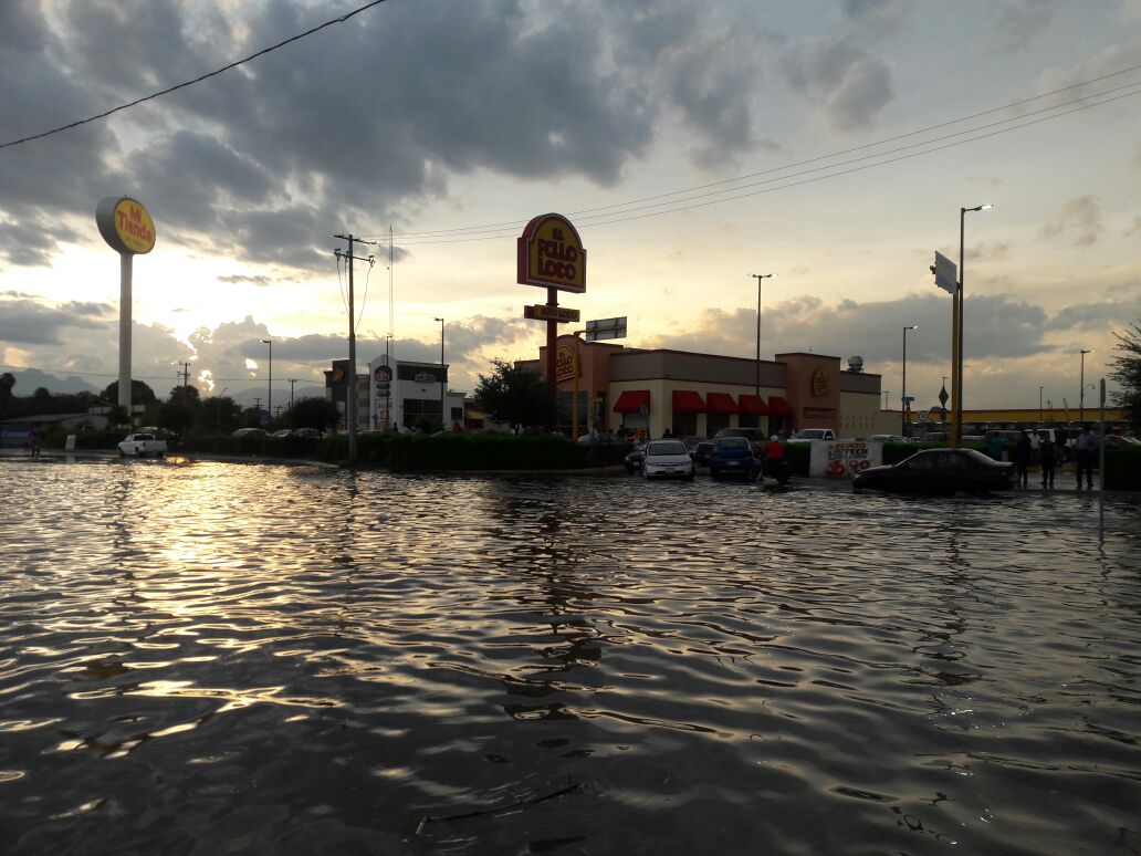 Las fuertes lluvias causaron inundaciones en Apodaca - Grupo Milenio