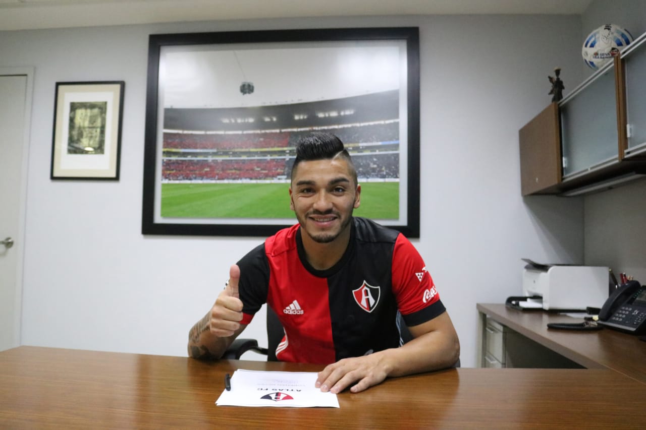 Lorenzo Reyes firmó contrato por tres años con el Atlas - Grupo Milenio