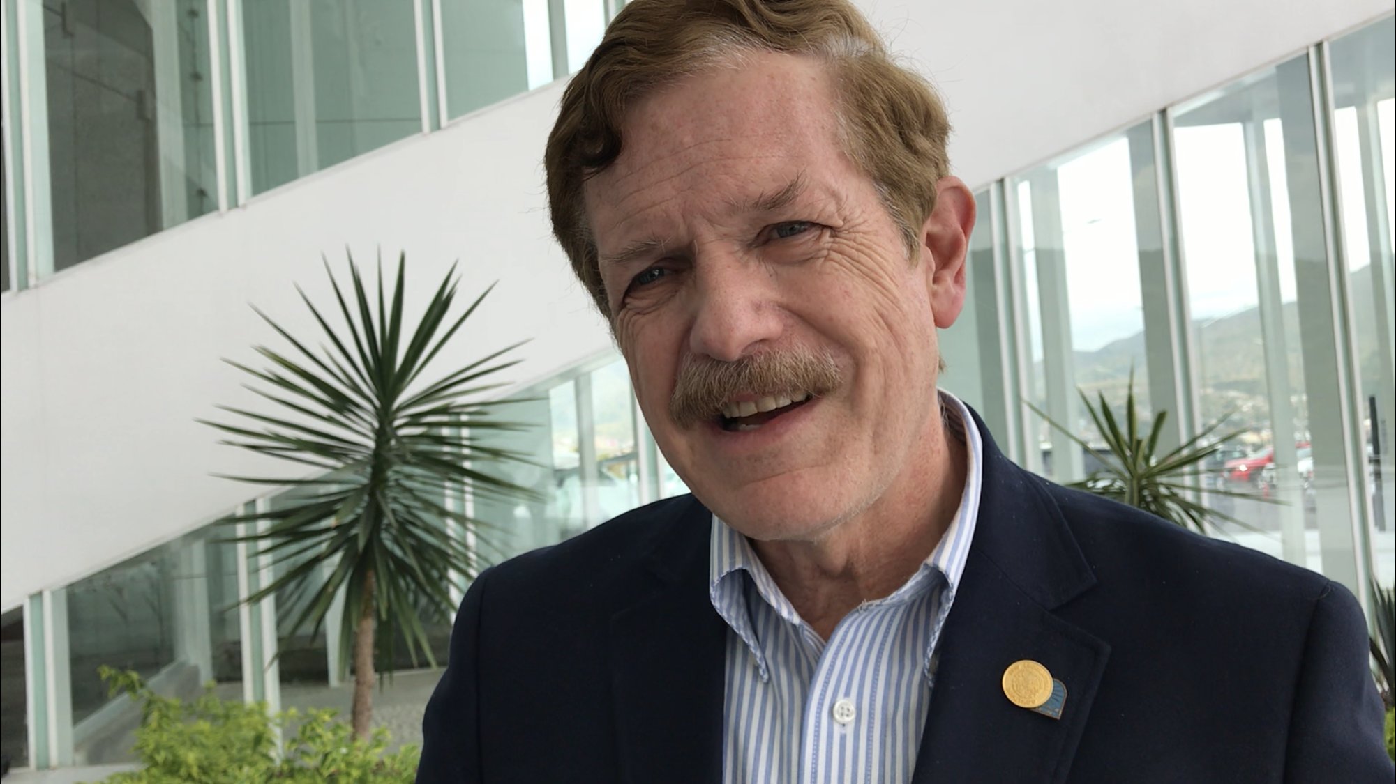 Pide Hicks atención inmediata a caravanas de migrantes - Grupo Milenio