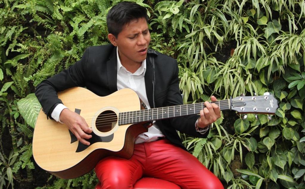 El cantante de banda Alexis da a conocer su primer sencillo