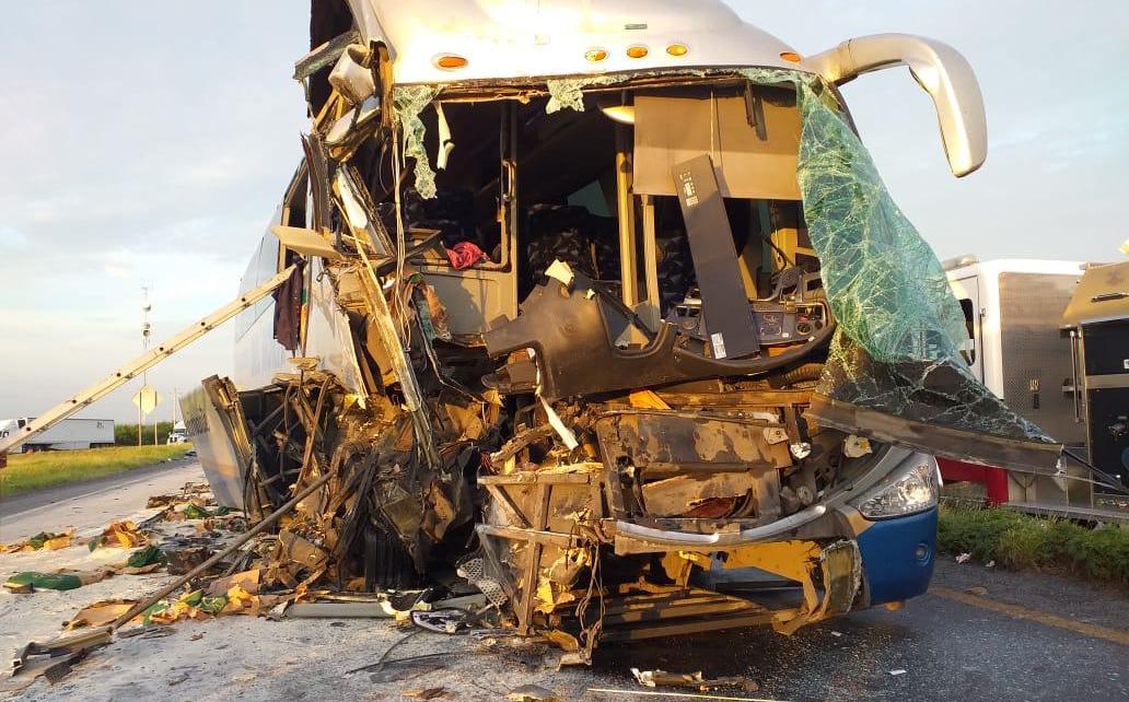 Choca autobús contra un tráiler; hay 7 lesionados - Grupo Milenio