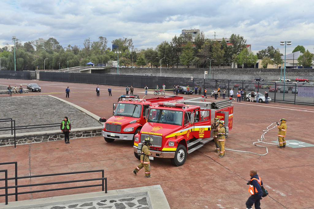 En CdMx, Sheinbaum reconocer a bomberos en su día