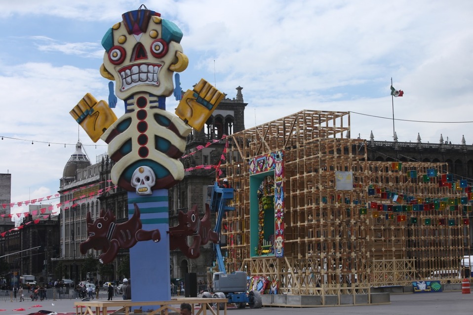 Fotos de las mega ofrendas en el Zócalo y Santo Domingo en CdMx