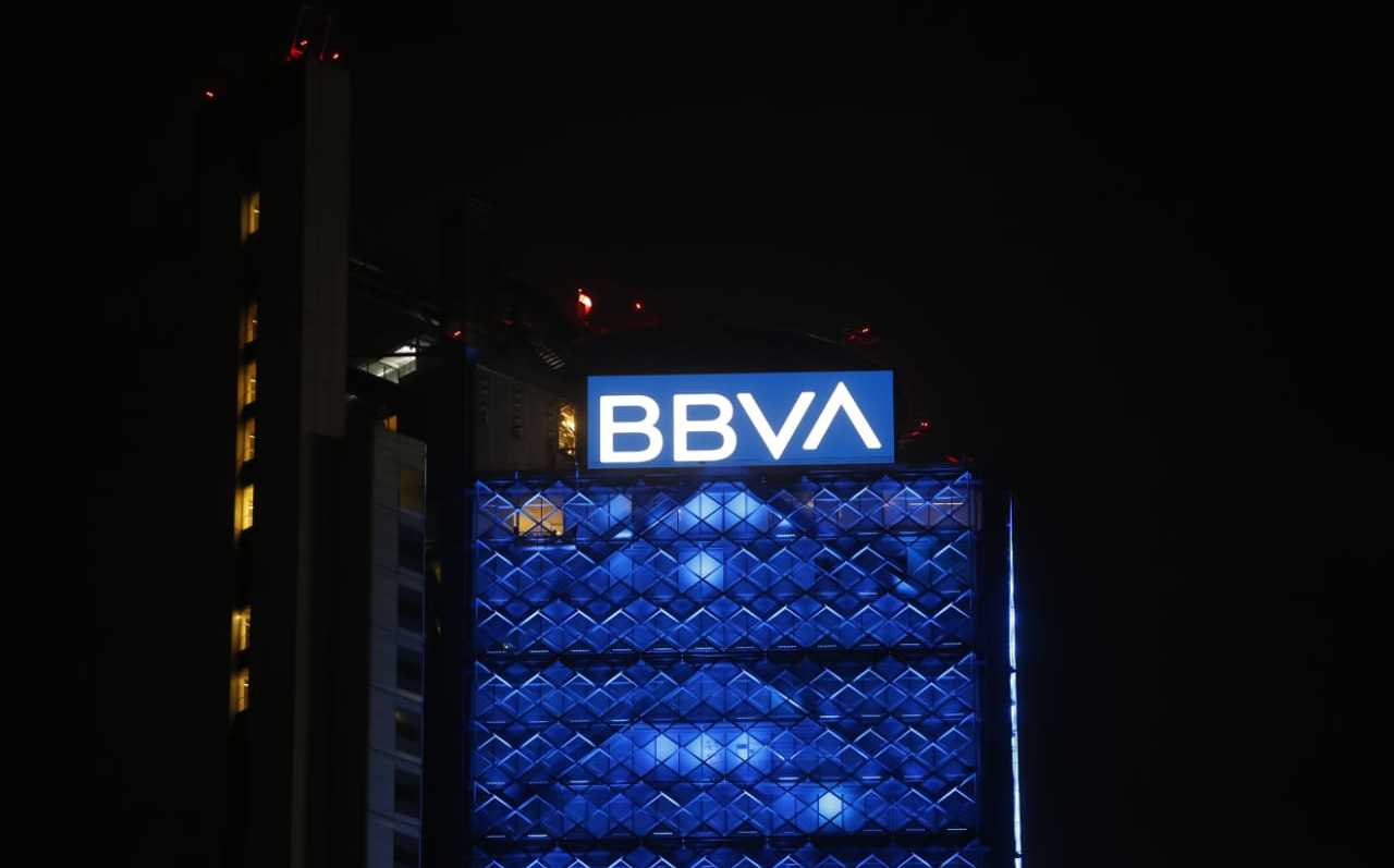 Blue, el asistente virtual de BBVA llega a México