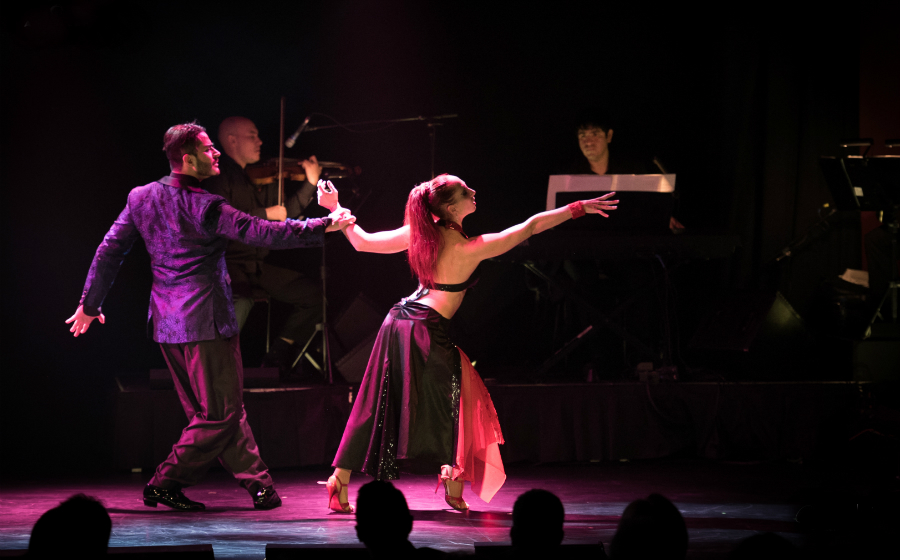 Tangueros: aquí las mujeres llevan el compás del baile - Grupo Milenio