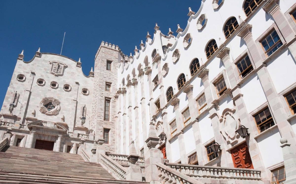 68 años de escalinatas universidad de Guanajuato - Grupo Milenio