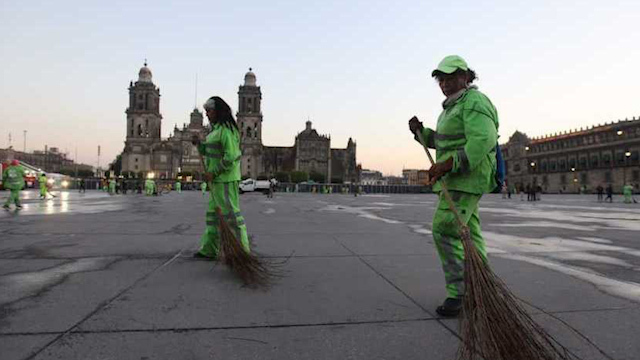 Limpian calles de CDMX, tras marcha de Mujeres - Grupo Milenio