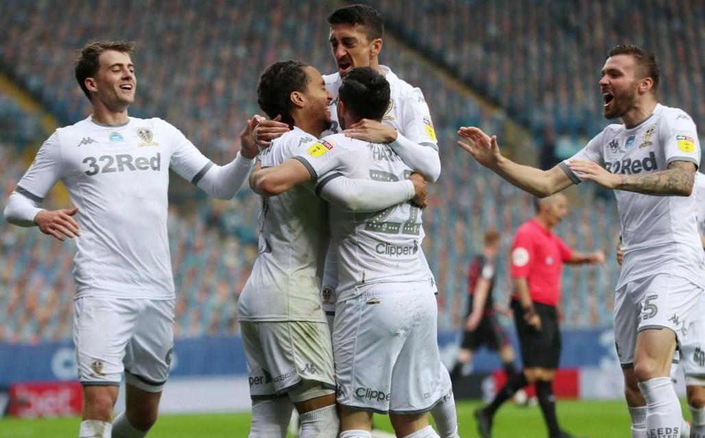 Leeds. Así recibieron los jugadores a Bielsa en el entrenamiento ...