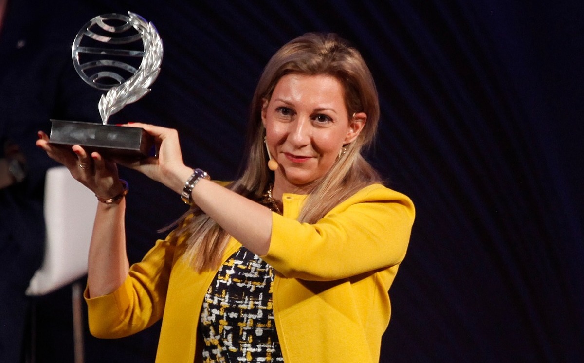 La escritora Eva García Sáenz de Urturi gana el Premio Planeta 2020 ...