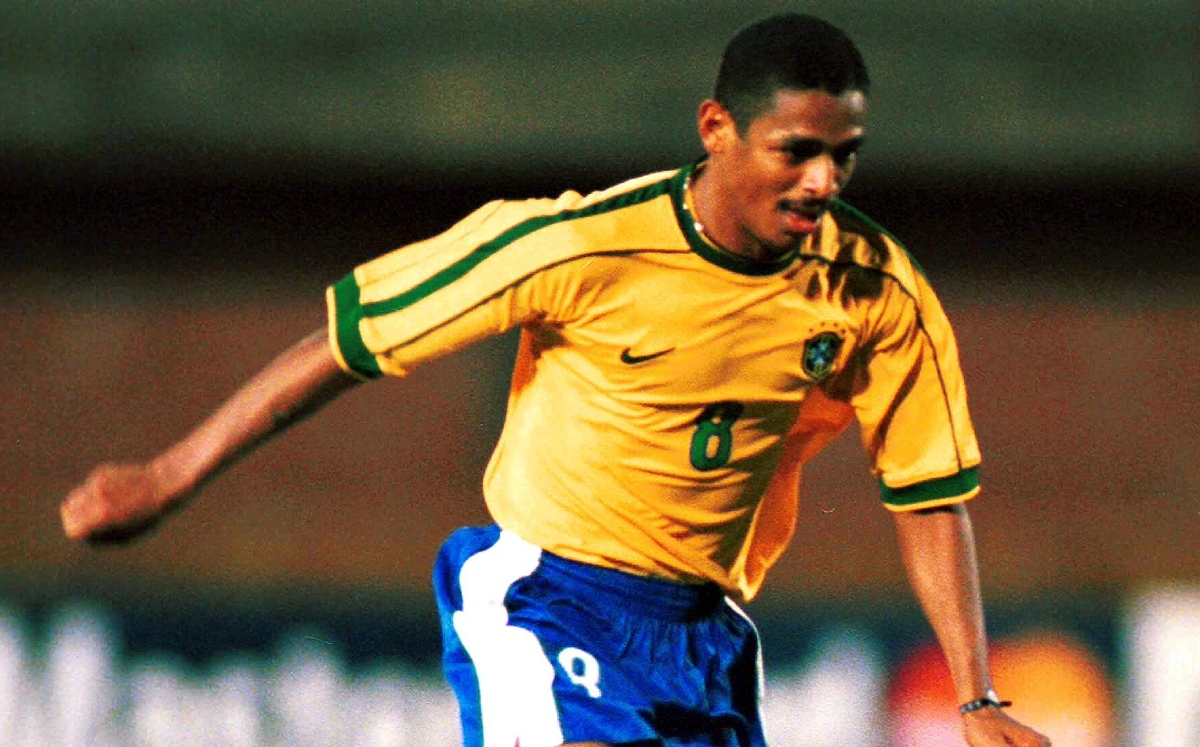 Vampeta. ¿Qué fue del campeón del mundo y amigo de fiestas de Ronaldo ...