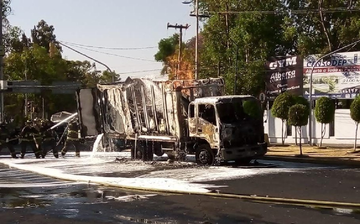 CdMx. En Coyoacán, se incendia vehículo con metanol - Grupo Milenio