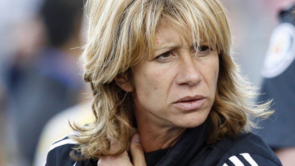 Carolina Morace, primera mujer en dirigir un equipo de futbol varonil ...