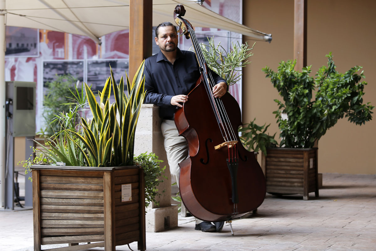 Camerata Coahuila. Gabriel Robles: del rock a tocar la música clásica ...